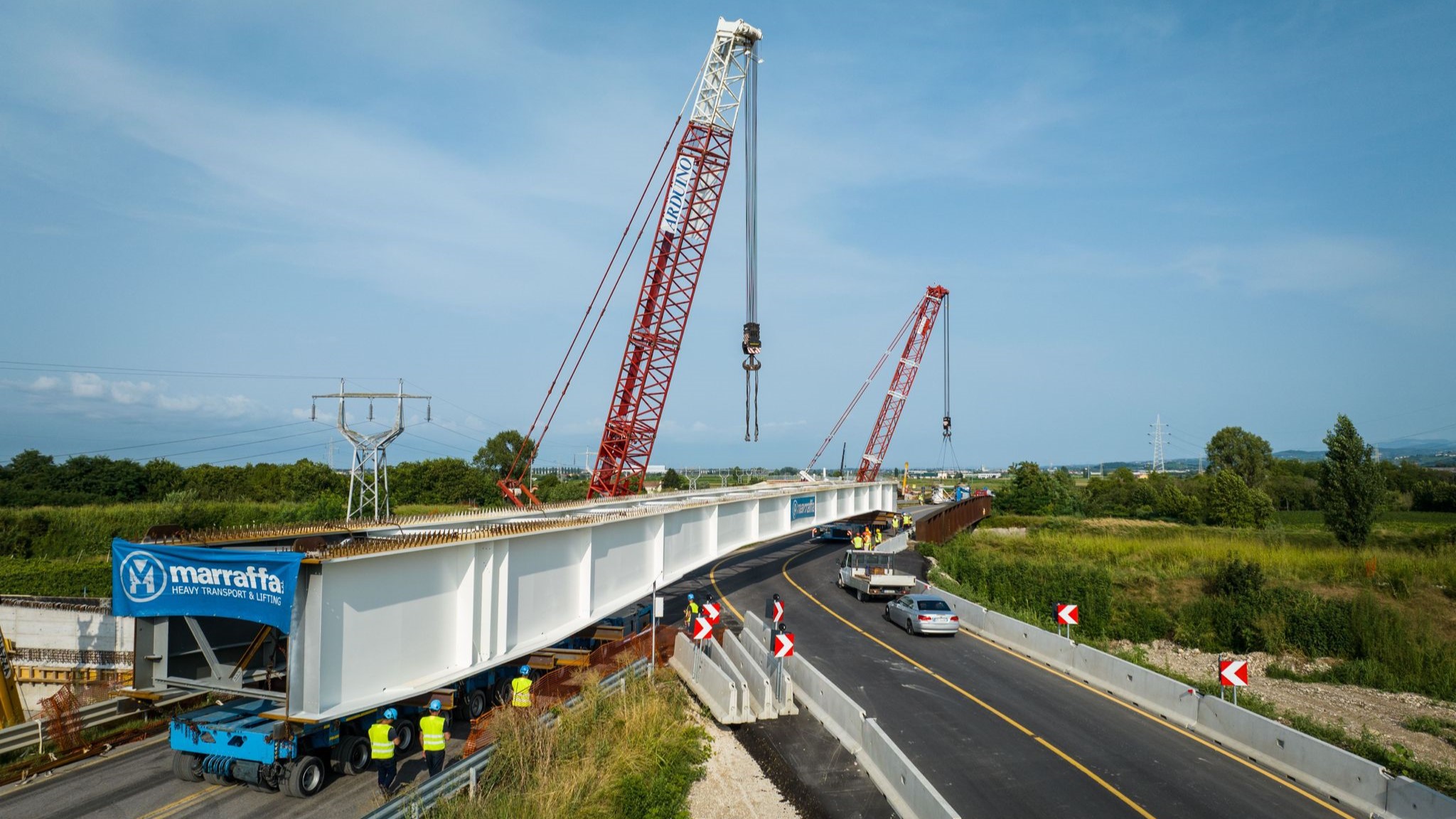 Movimentazione di due campate bitrave per la nuova tratta AV/AC Verona ... Movimentazione di due campate bitrave per la nuova tratta AV/AC Verona ...