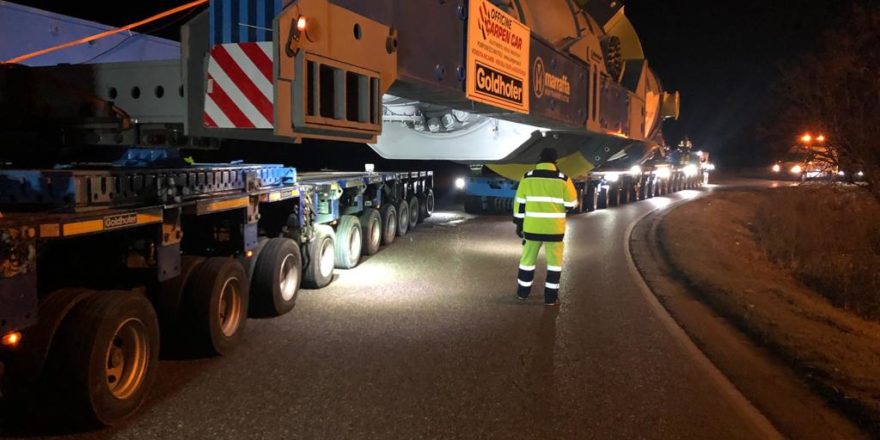 Exceptional transport of a 420 ton carbamate condenser - START Magazine